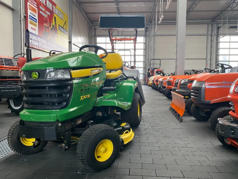 John Deere X305 R / V-TWIN KAWASAKI - trak-tom